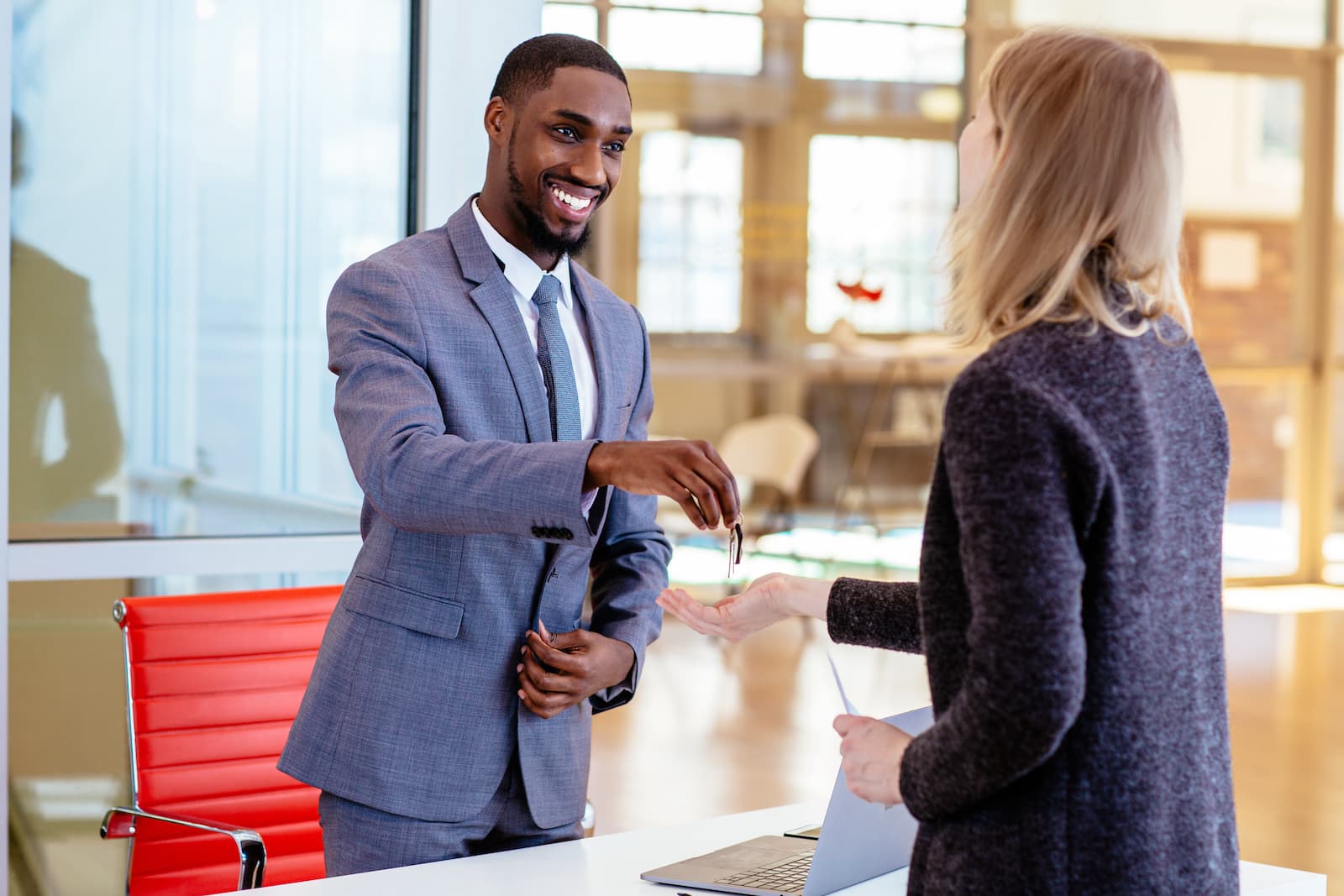 $95,000 Visa Sponsorship Working as a Leasing Agent in the Real Estate ...